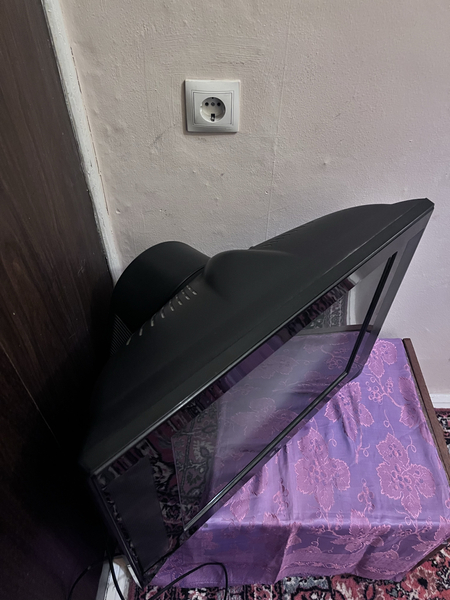 LG телевизор отдам даром