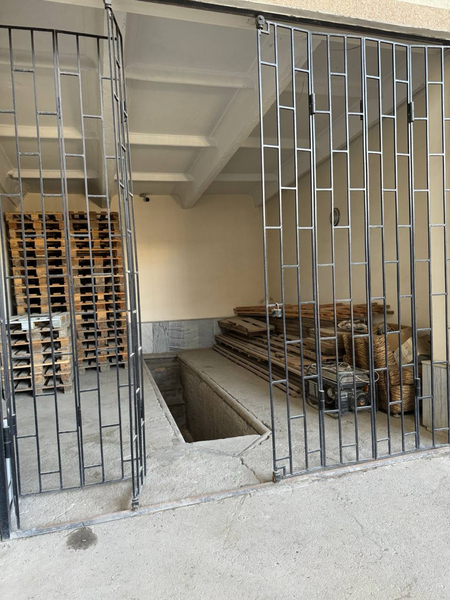 Продается база 1050кв с офисами и складами в центре