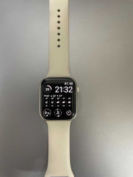 Продаются Apple Watch Series 7 (45 мм) в цвете Starlight