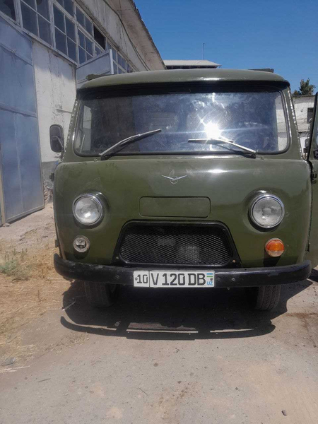 Yengil yuk mashinasi UAZ3303 sotiladi