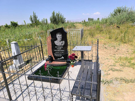 Памятник в европейском стиле