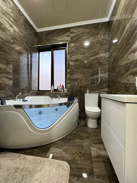 Срочно! Продажа. 5 ком, 3 сот. Амир Темур махалла.