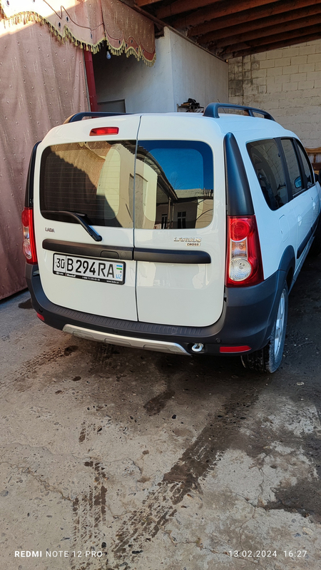 Lada largus cross