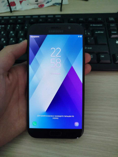 Продам телефон Samsung A7 2017