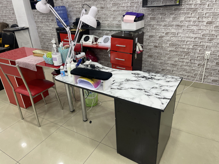 Продаетс рабочий стол для салон красоты