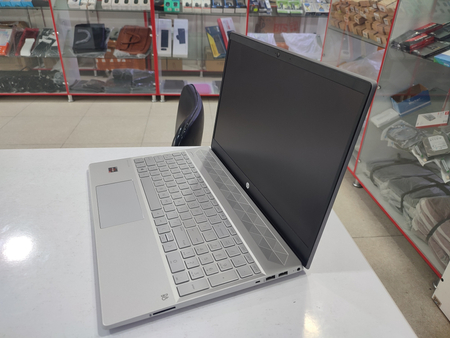HP Ryzen 3 16 gb operativka 1000 gb SSD metal korpus