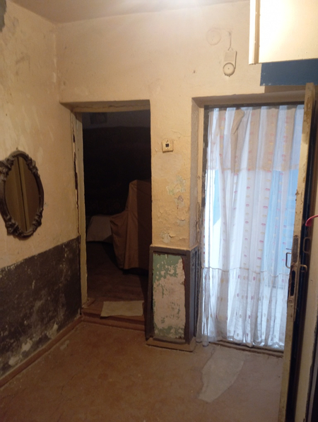 Срочно Продаётся квартира на 1 этаже 3-х комнатная в кирпичном доме.