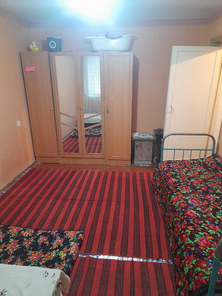 3 xonali kvartira sotiladi