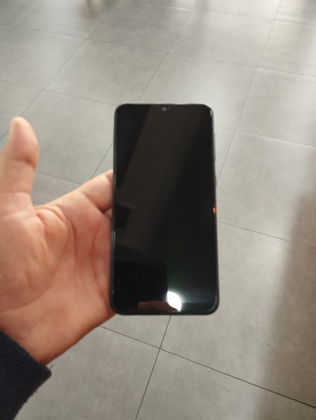 Samsung A10 32 tali xotira srochna sotiladi