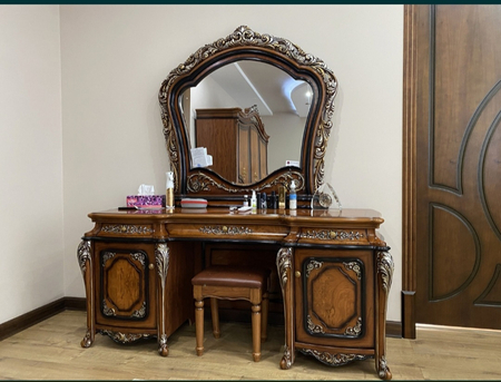 Продам классический спальный гарнитур и комплект мебели для гостиной.