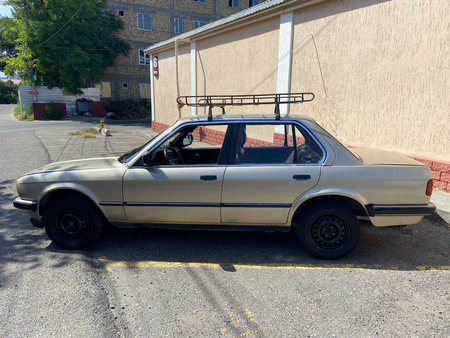 BMW E30 1985 M10
