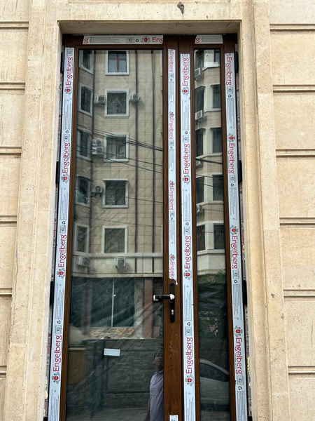 Sifatli Akfa eshik va romlar