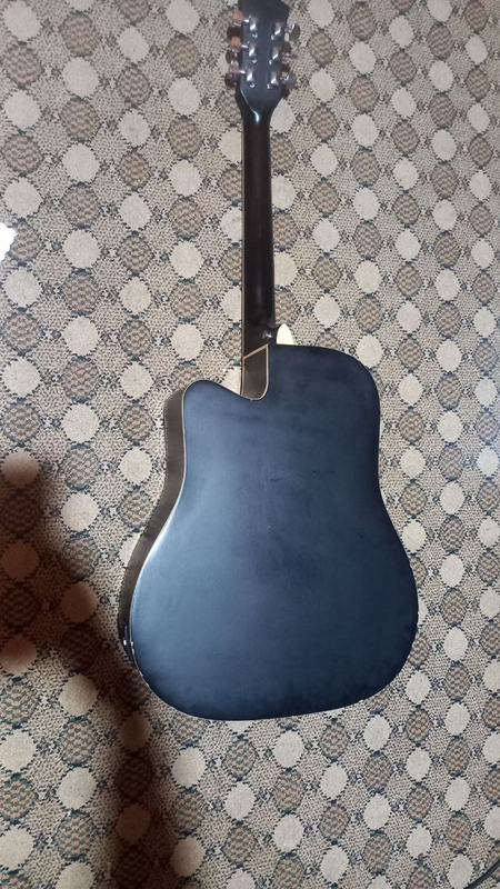 COWBOY 41 RAZMER LI gitara sotiladi