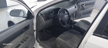 Lasetti 1.8 sotiladi
