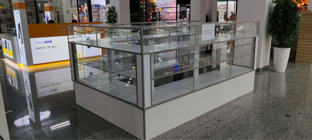 Vitrina Mebel sotiladi астровок торговый