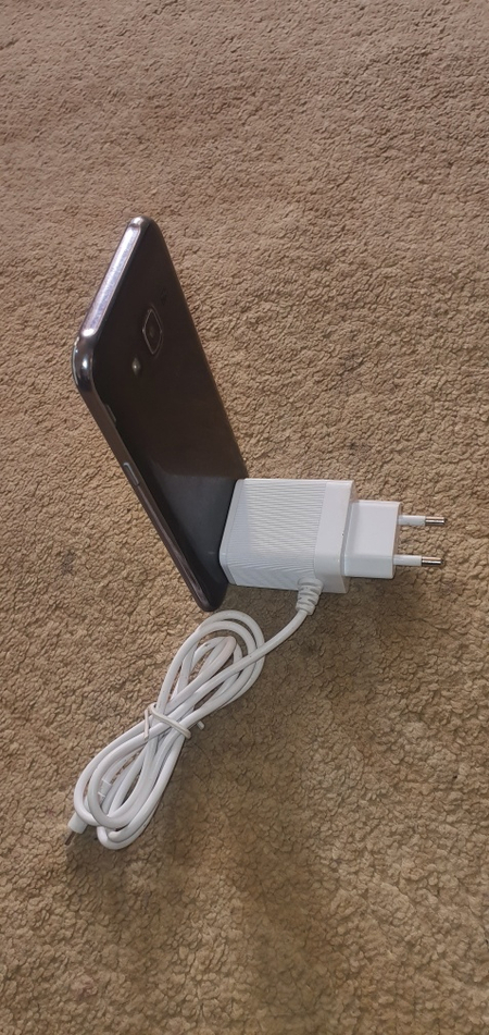 Телефон Samsung J5 сотилади