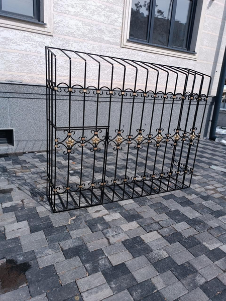 Metal konsruksiya xizmatlari reshotka yasab o'rnatib beramiz