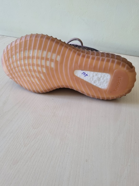 Кроссовки новые Adidas yeezy boost, оригинал