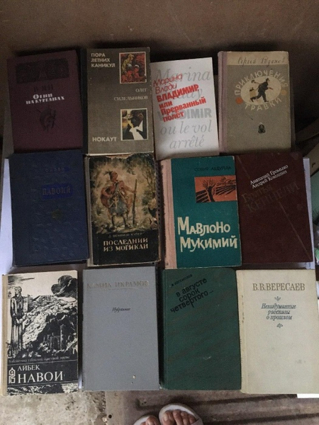 Книги в ассортименте художественная литература. Китоблар