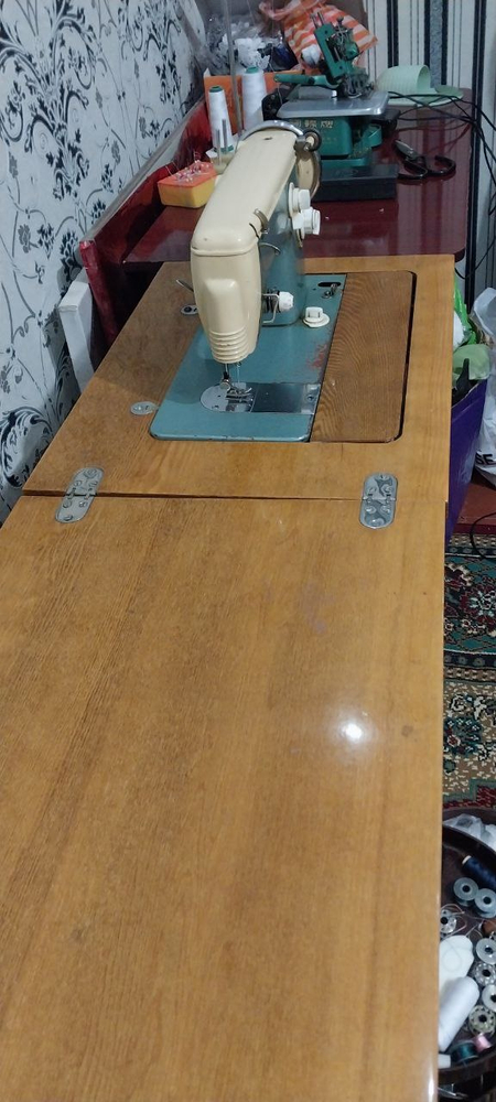 Срочно продаётся швейная машина б/у