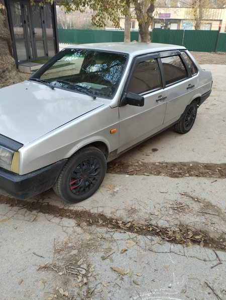 Lada21099 sotiladi