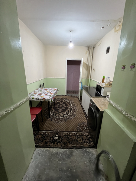Продается 2 ком своя кирпич 2 этаж