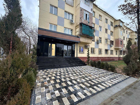 Срочно продается офис 90 м2 1\4\4