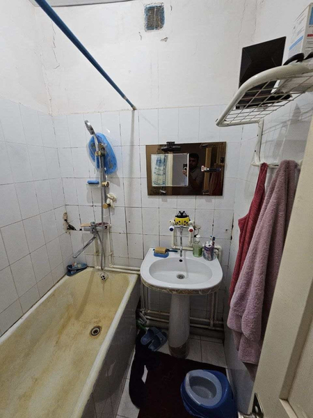 3 xonali panelni dom sotiladi
