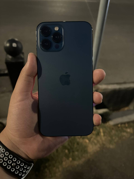 Iphone 12 Pro Max коробка есть