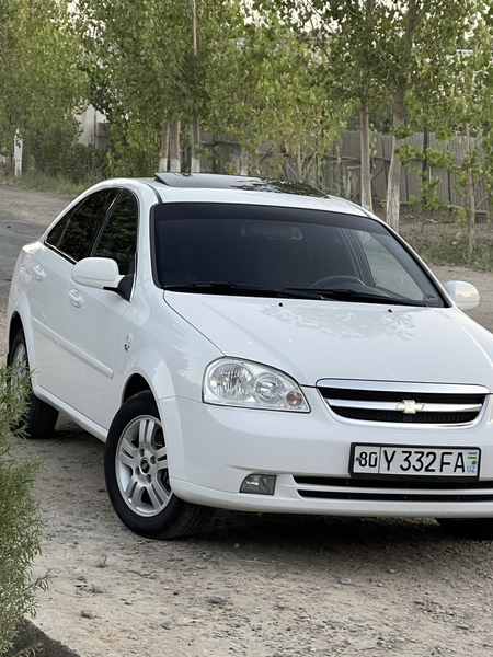 Lasetti 1.6  Sotiladi