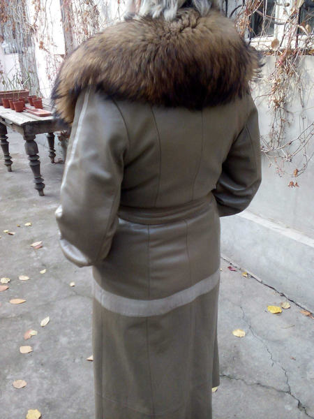 женский бежевый кожаный плащ  aydin leather натуральный  мех росомаха!