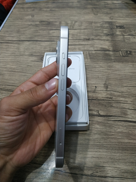 iPhone 13 sroʻchniy sotiladi