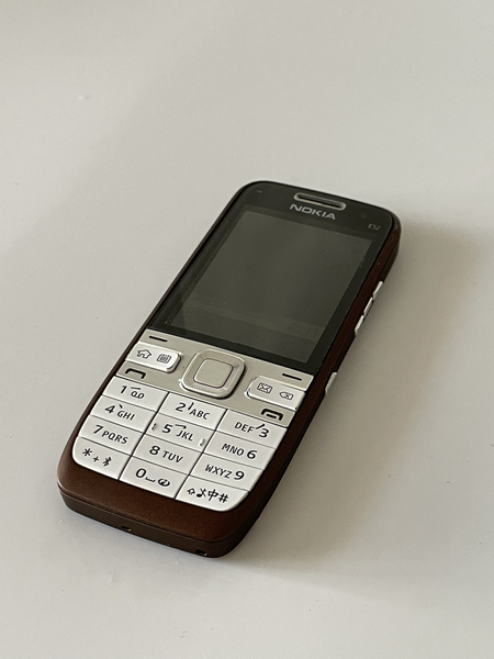 NOKIA E52  а\\\'ло холатда ишлаши