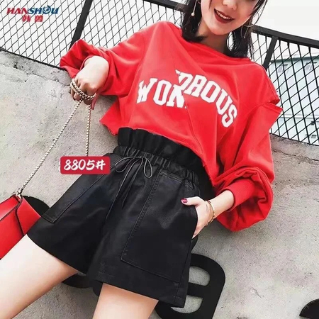 Кожаные шорты, хит сезона