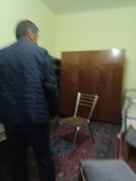 Hovli sotiladi. Uy.