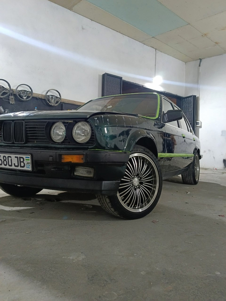 BMW e30. M10 318