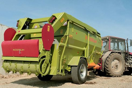 Измельчитель – смеситель – раздатчик кормов ИСРК-12Ф «ХОЗЯИН»