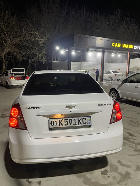 Lacetti 2010 sotiladi