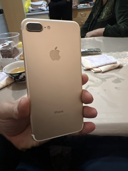 iphone 7plus телефон в хоришим состоние