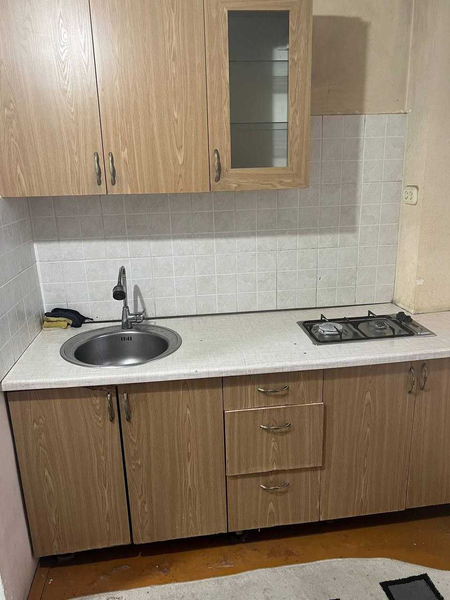 продам кавартиру метро хамза 1/5/5 балкон 2 3