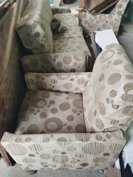 Продается диван раскладной и два кресла