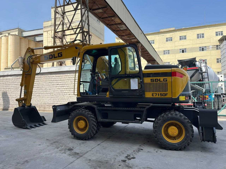 Колёсный экскаватор SDLG  E7150F в наличии