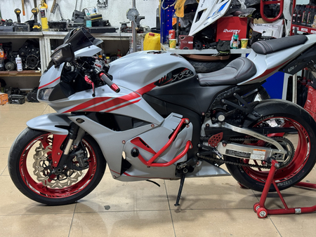 Продаётся honda cbr600rr 2011 доки в оригинале только за нал продаётся