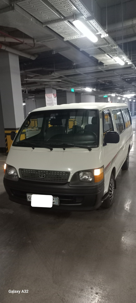 Toyota Hiace mikroavtobus