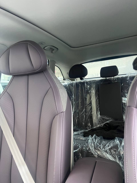 Leapmotor c11 Dop pozitsiya full sotiladi. 
Electramobil rangi qora 
S