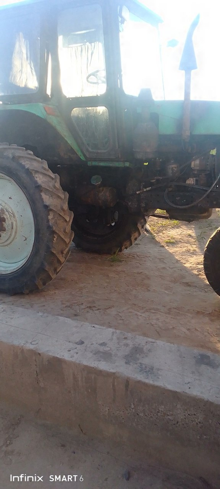 Traktor sotiladi