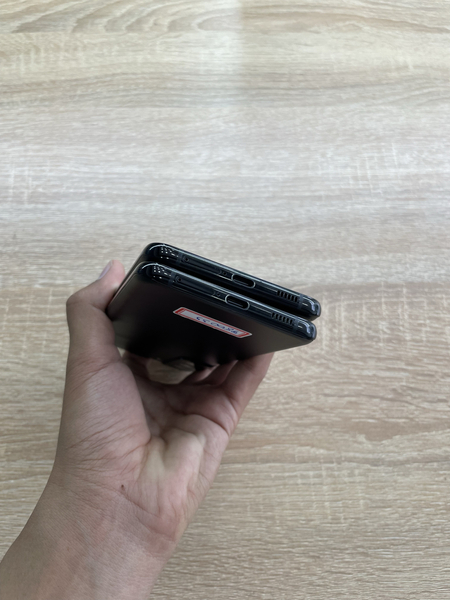 Samsung galaxy s21+ 8/256gb holati yaxshi