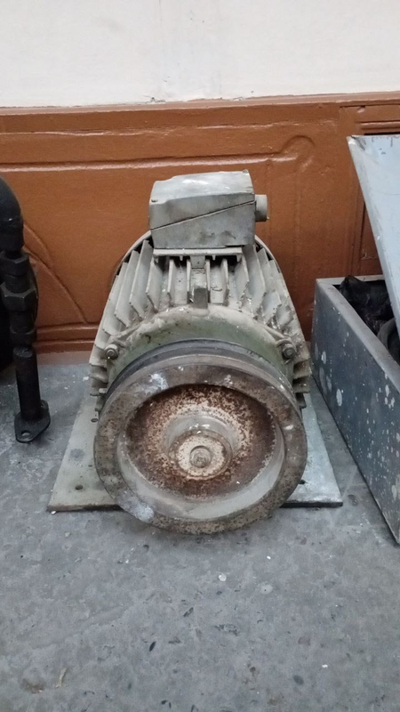 Kompressor sotiladi