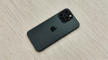 Srochno iPhone 15 Pro Max sotiladi!!!