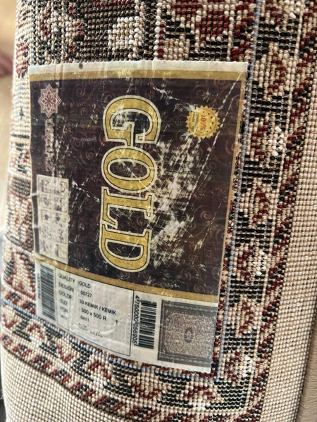 Продаю ковер 3х5. Состояние отличное.